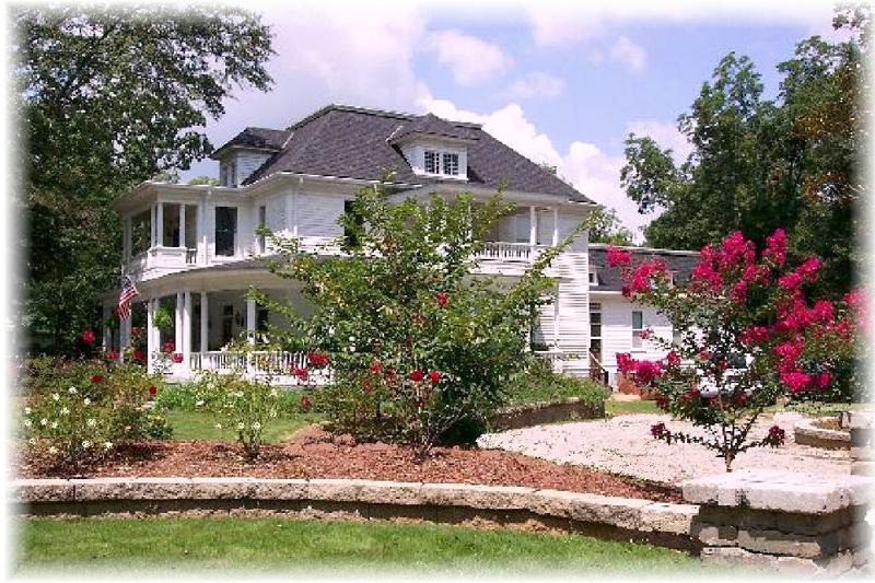 1903 Colonial Revival in Atlanta, Georgia - OldHouses.com