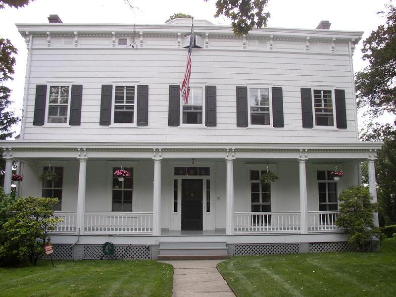1848 Greek Revival in Douglas Manor, New York - OldHouses.com
