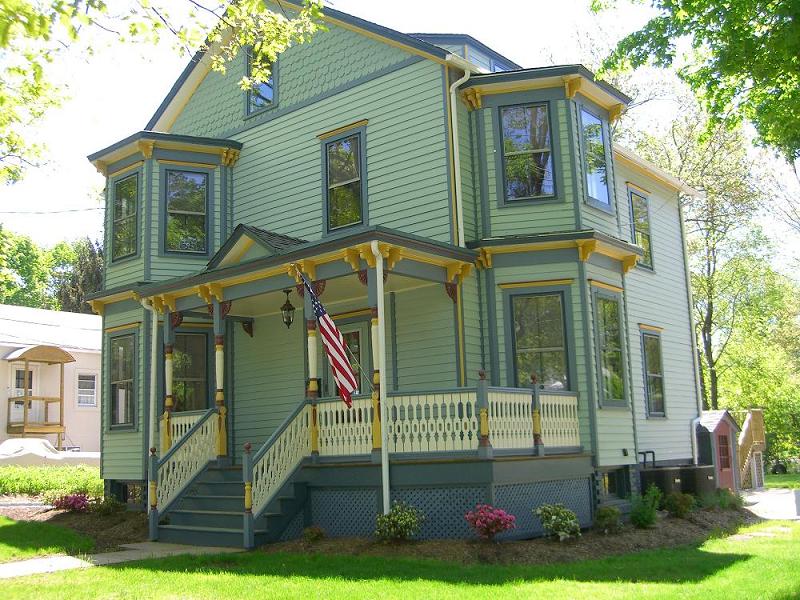 1900 Victorian in Metuchen, New Jersey - OldHouses.com