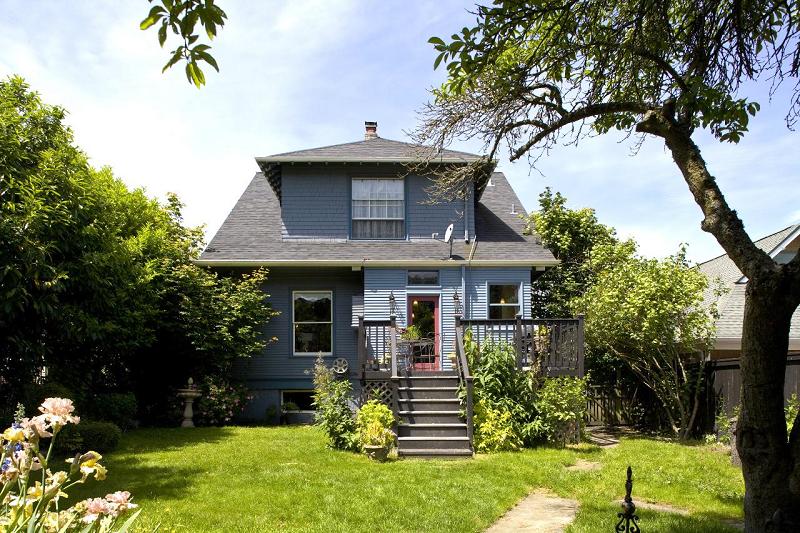 1907 Victorian in Seattle, Washington - OldHouses.com