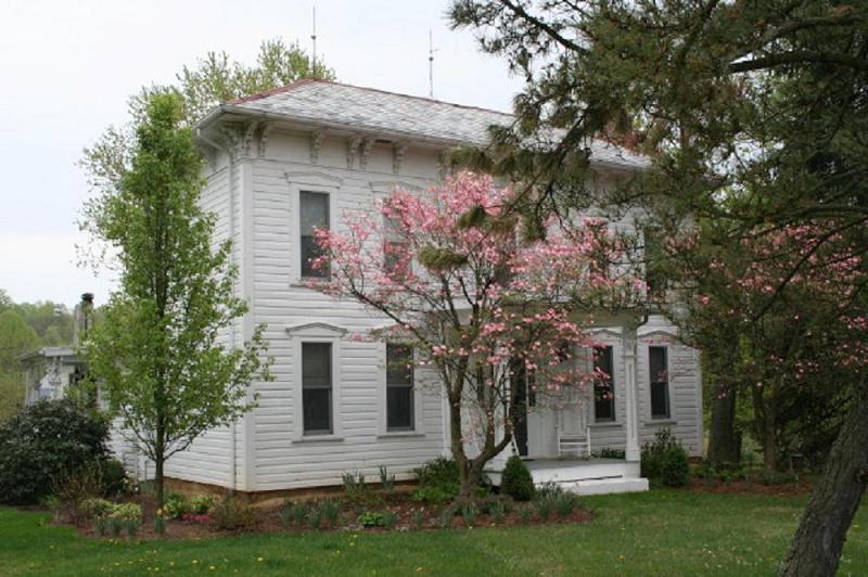 1857 Colonial in Norwich, Ohio - OldHouses.com