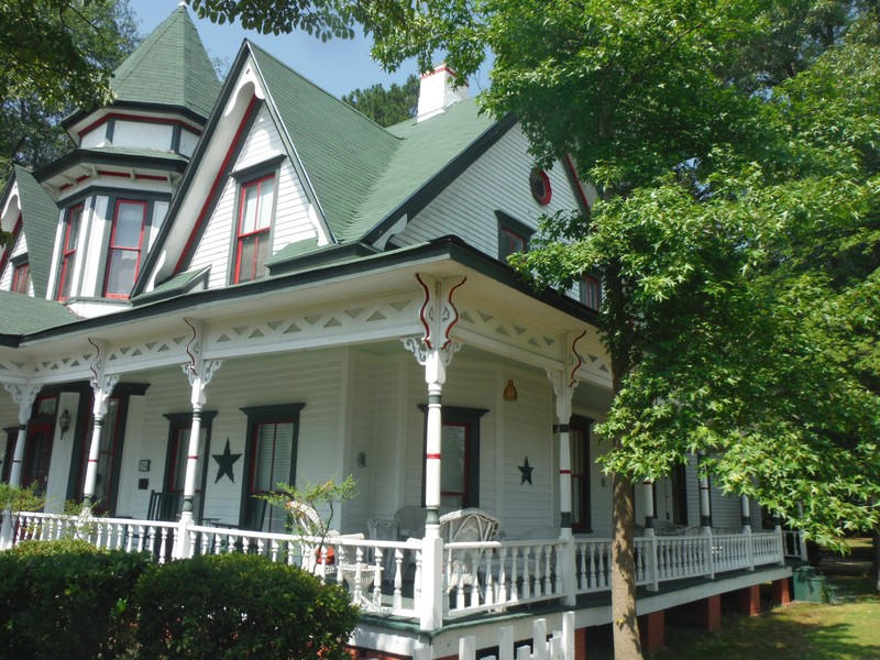 1896 Queen Anne Victorian in Maxton, North Carolina - OldHouses.com