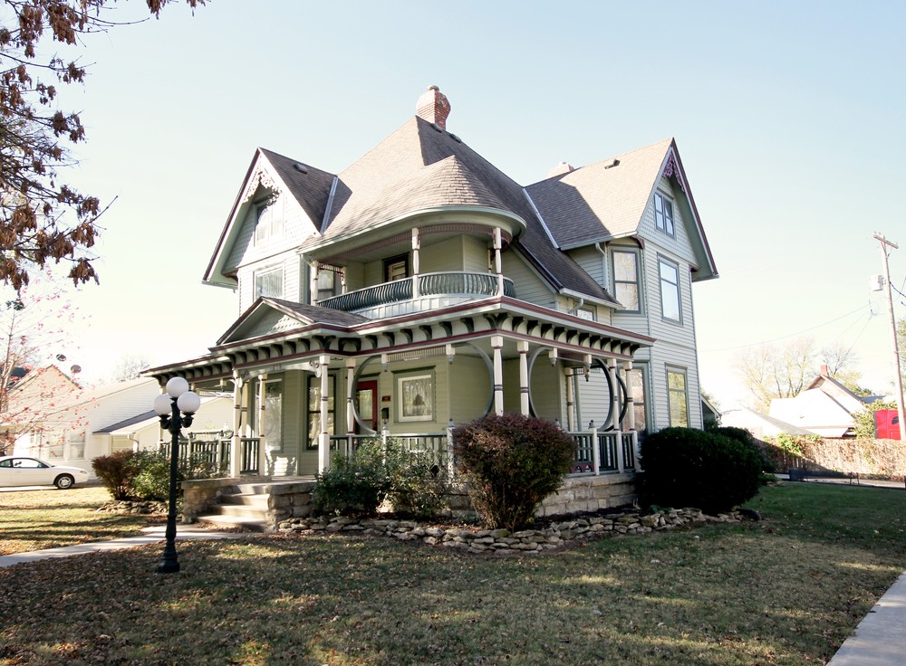 1908 Victorian in Herington, Kansas - OldHouses.com
