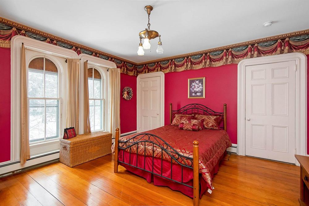 1818 Italianate Under Contract in Highgate Center, Vermont - OldHouses.com