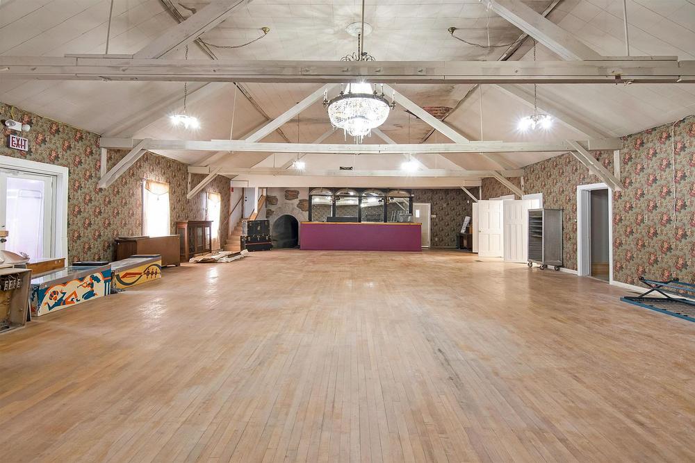 1818 Italianate Under Contract in Highgate Center, Vermont - OldHouses.com