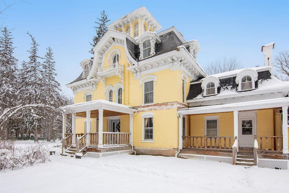 1818 Italianate Under Contract in Highgate Center, Vermont - OldHouses.com